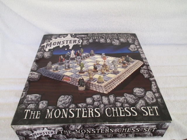 VINTAGE UNIVERSAL STUDIOS Monsters Chess Set-Frankenstein-Dracula-Mummy ...