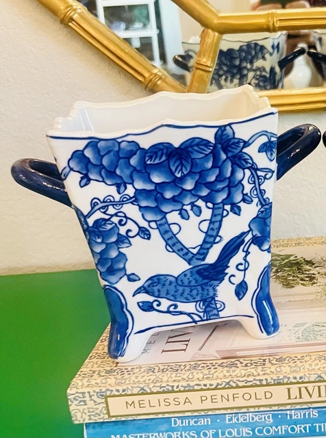 VINTAGE CHINESE CHINOISERIE Porcelain Cache Pot, Scallop Blue & White ...