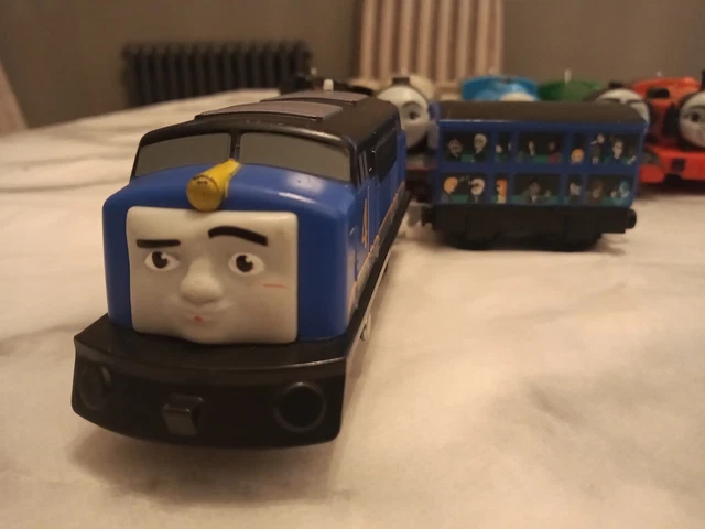 THOMAS AND FRIENDS Trackmaster Revolution motorised Gustavo Train £10. ...