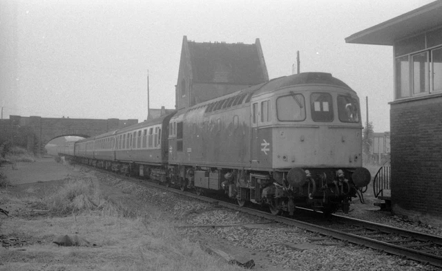 ORIGINAL 35MM RAILWAY B/W Neg Class 33 33203 Crewkerne 19 4 1983 ...