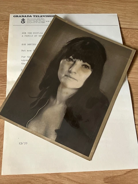 GRANADA TELEVISION TV press photograph, Sue Dexter,Granada cafe, A ...