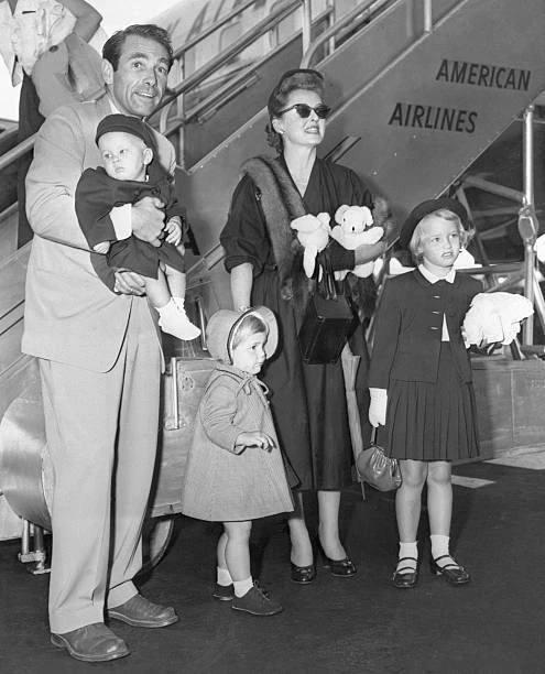 ACTRESS BETTE DAVIS Traveling With Husband and Children - Happ - 1953 ...