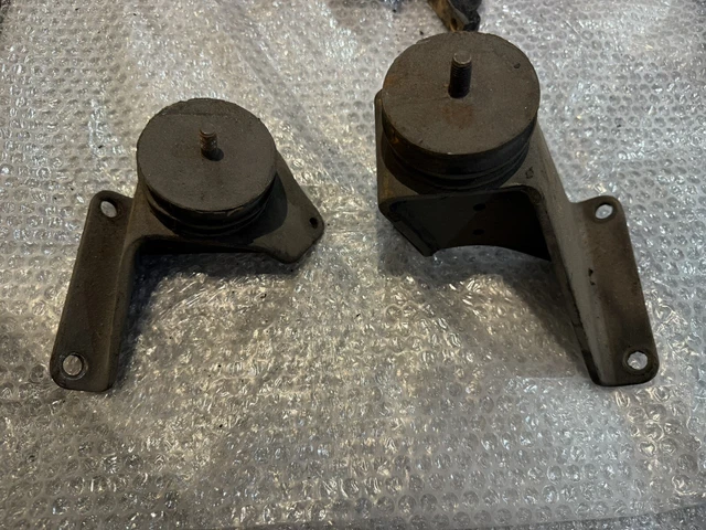 LAND ROVER DEFENDER Gear Box Engine Mounts Pair £75.00 - PicClick UK