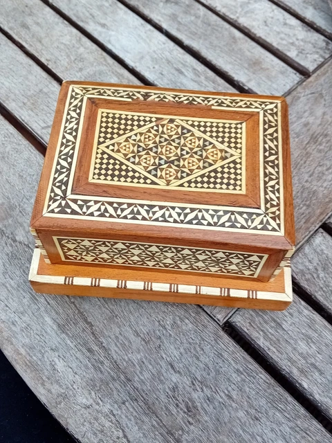 VINTAGE MUSICAL CIGARETTE Box Poss Tunbridge Ware See Description £14. ...