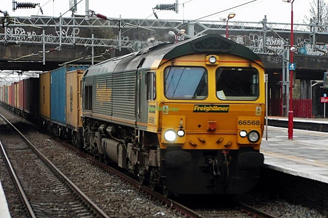 C3 6X4 GLOSSY Photo Freightliner Class 66 66568 @ Harrow & Wealdstone £ ...