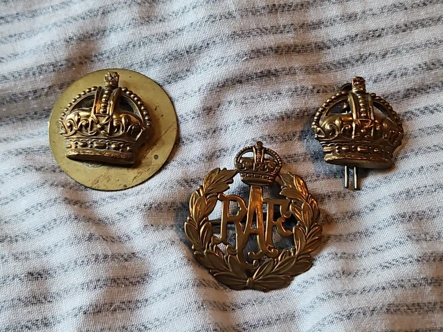 WW2 RAF CAP Badge & Sergeant/Rank Crowns £16.12 - PicClick UK