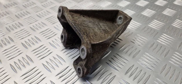 VOLKSWAGEN PASSAT B5.5 2001 Gearbox mounting bracket 8D0399113AB ...