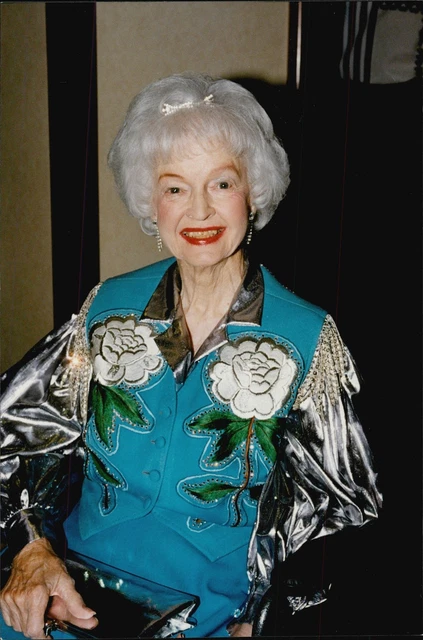 ACTRICE DALE EVANS Attends Los Angeles' 15th Un - Vintage Photo 778125 ...