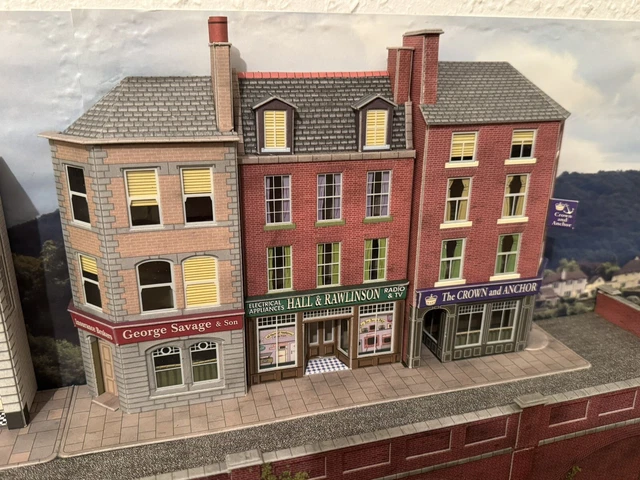 METCALFE LOW RELIEF buildings (Built). Shops Bank Pub Cinema £18.00 ...
