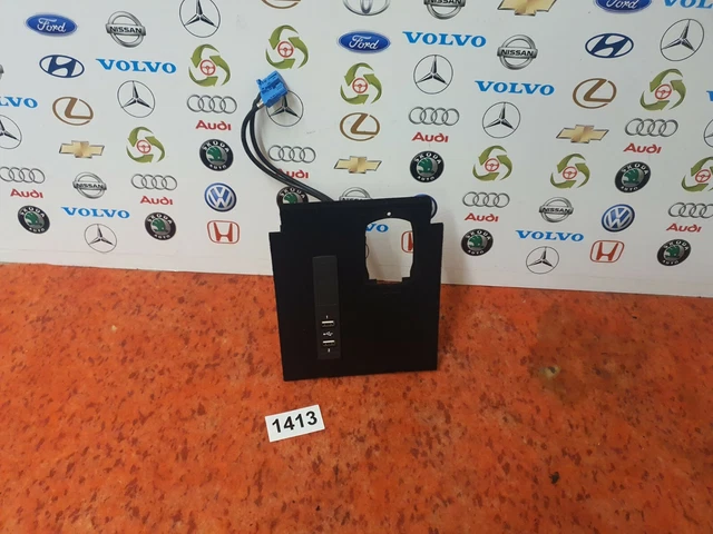MERCEDES W222 S63 S550 S600 Usb Port W/ Retaining Plate Trim 2228230011 ...