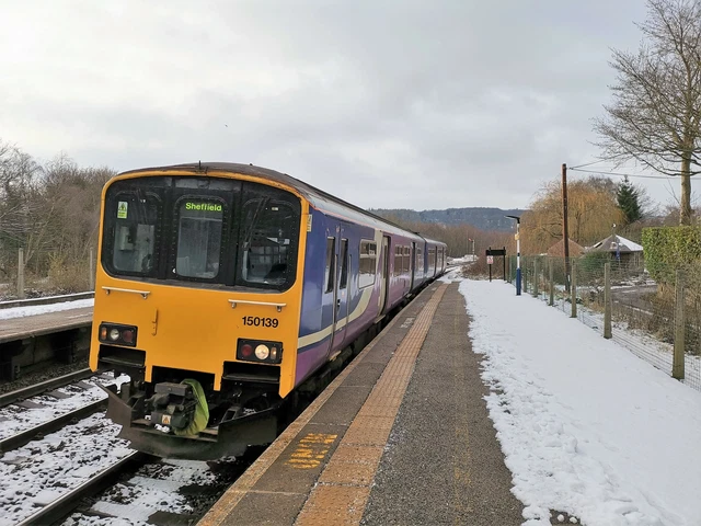 RAILWAY PHOTO CLASS 150 DMU 6x4 Northern Class 150 arrives at ...