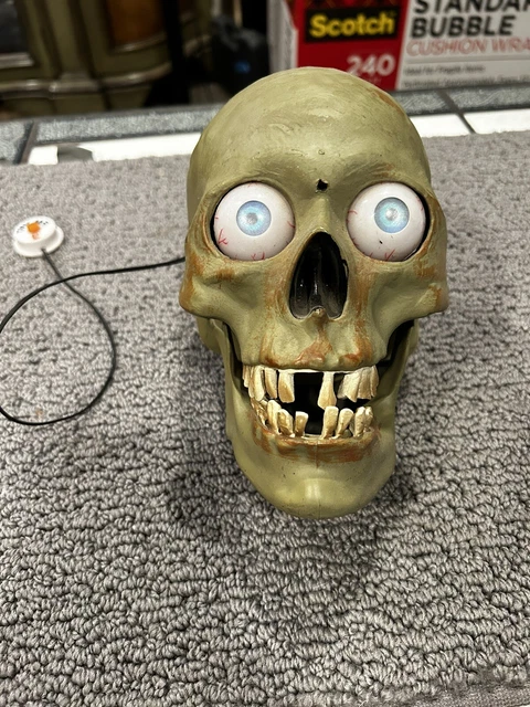 GEMMY ANIMATED TALKING Skull Halloween Animatronic Light Up Eyes £40.66 ...