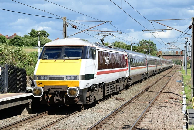 CLASS 91 NO 91124 in lner in the sun at south elmsall £1.00 - PicClick UK