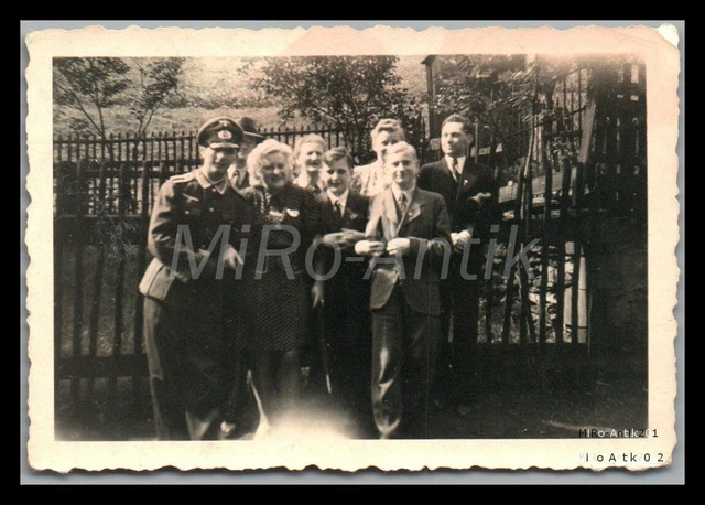 FOTO, WK2, UFFZ. der Wehrmacht im Gruppenportrait mit der Familie, 5026 ...