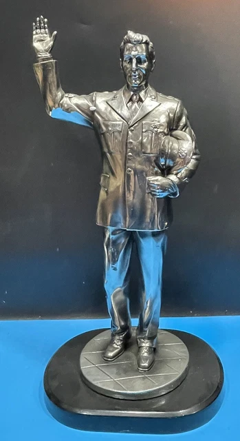 ELVIS PRESLEY STATUE Silver Dreams Leonardo Collection Army Uniform ...