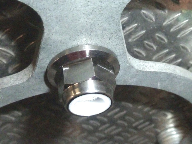 YAMAHA R7 2022-2023 Titane à Bride Nyloc Écrous Pignon Course Spec EUR ...