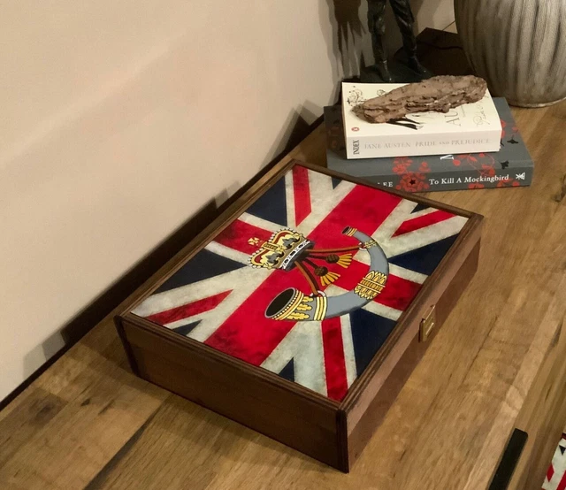 THE RIFLES, LIGHT Infantry Premium Military Medals and Memorabilia Box ...