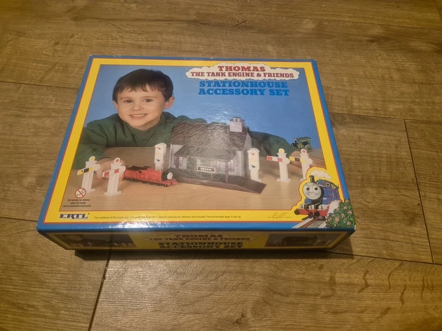 ERTL THOMAS TANK Engine & Friends Train - STATION HOUSE ACCESSORY SET £ ...