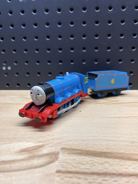 THOMAS & FRIENDS Trackmaster Motorized Gordon With Connected Tender Car ...
