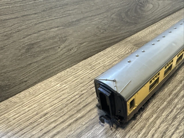 TTR BR CHOCOLATE and Custard Corridor Coach with Interiors W21194 OO ...