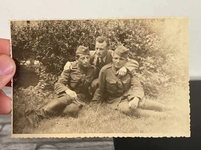 2 WELTKRIEG SLOWAKEI soldaten gruppen foto im park im sommer uniformen ... 2 WELTKRIEG SLOWAKEI soldaten gruppen foto im park im sommer uniformen ...
