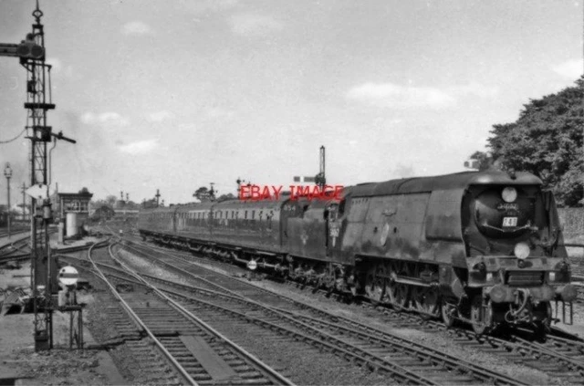 PHOTO SR Battle Of Britain Loco 34067 Tangmere 1963 Entering Salisbury ...