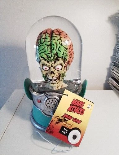 MARS ATTACKS! MARTIAN Snow Globe with sound Spirit Halloween USA import ...