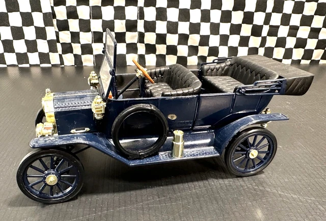 UNIVERSAL HOBBIES FORD Model T Touring Sedan - Black - 1:18 Diecast No ...