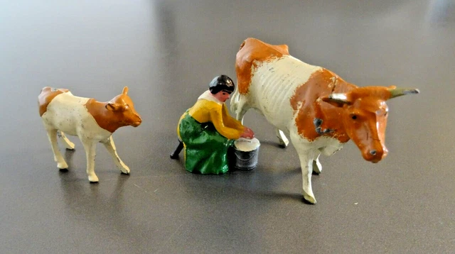 FIGURINE FERME FERMIERE tirant le lait VACHE VEAU plomb creux BF 1930 ...