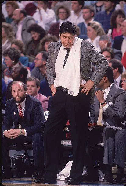 NORTH CAROLINA STATE coach Jim Valvano on sidelines 1989 Old Photo 1 $9 ...