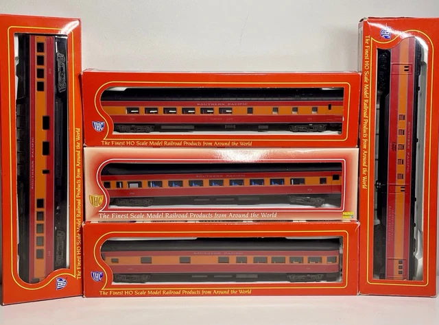 RAKE OF 5 IHC USA Railroad Coaches in Southern Pacific Daylight Livery ...