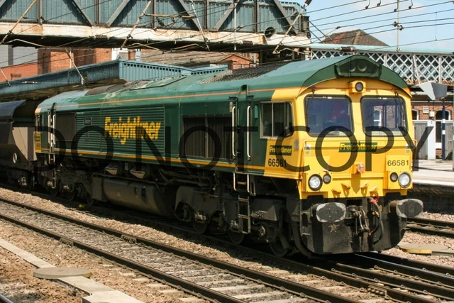 UK DIESEL TRAIN Railway Photograph Of Class 66 66581. Loco. Rm66-774 £1 ...
