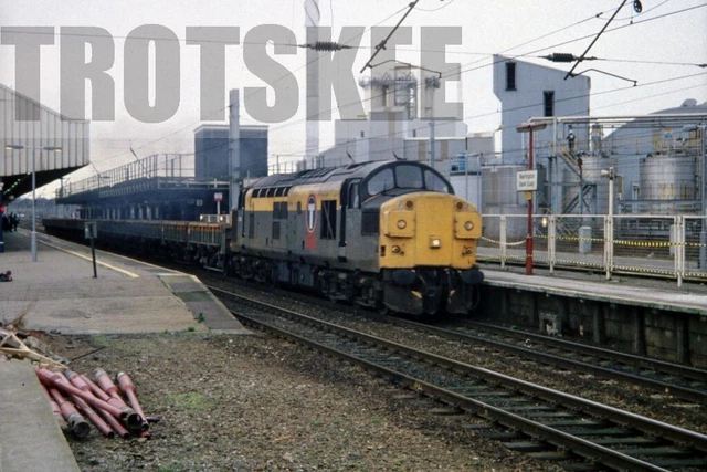 35MM SLIDE BR British Rail Diesel Loco Class 37 37043 Warrington 1998 ...