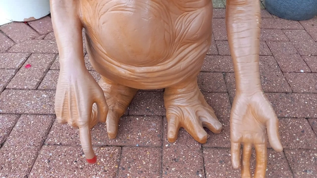 COLLECTABLE LIFE SIZE E.T Extra Terrestrial Film Prop Statue £350.00 ...