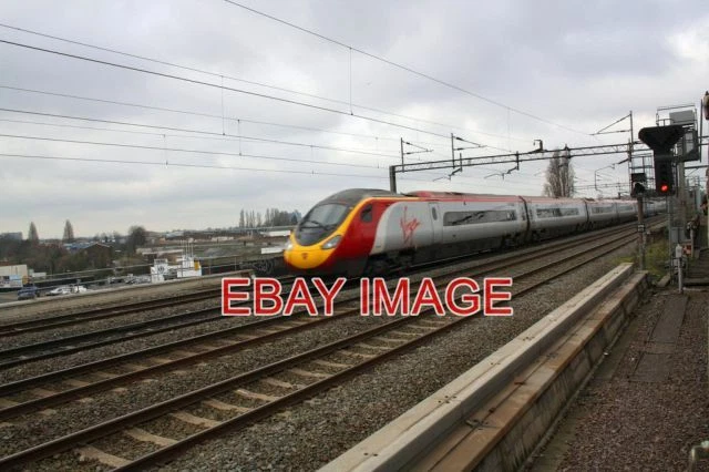 PHOTO CLASS 390 (Pendolino) No 390 006 'Tate Liverpool' At Brent ...