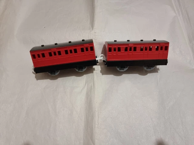 THOMAS THE TANK Engine & Friends TRACKMASTER RED COACH COACH'S X 2 ...