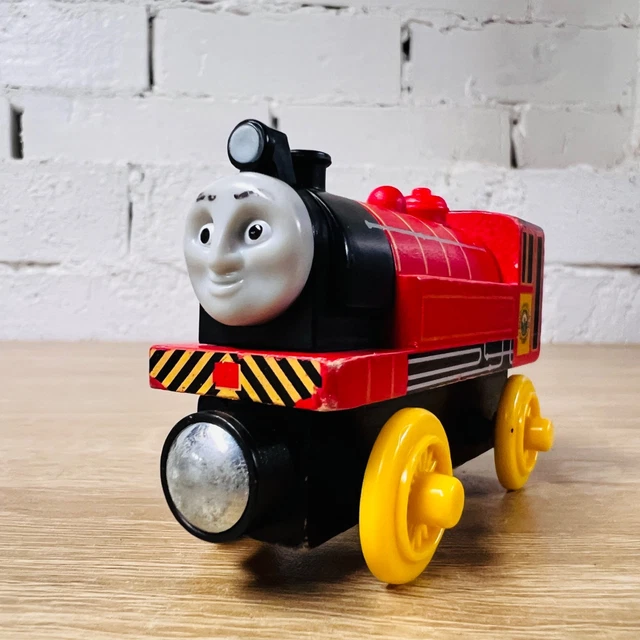 VICTOR - THOMAS the Tank Engine & Friends Wooden Railway Magnet Trains ...
