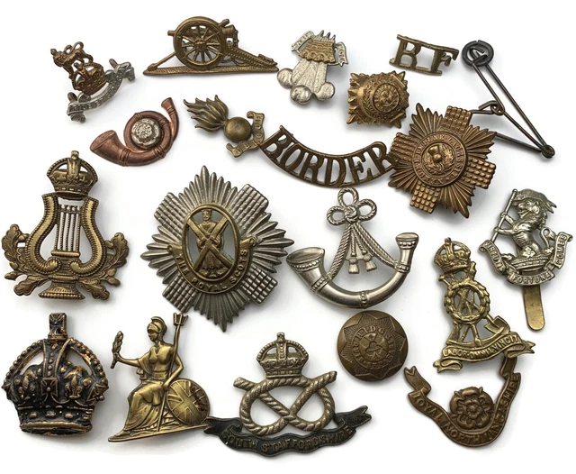 ORIGINAL WW1 WW2 British Army Cap, Collar Badges Shoulder Titles Group ...