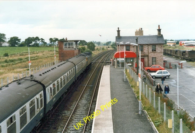 RAILWAY PHOTO 6X4 Class 47 47483 calls at Auchinleck station 13/8/1986 ...