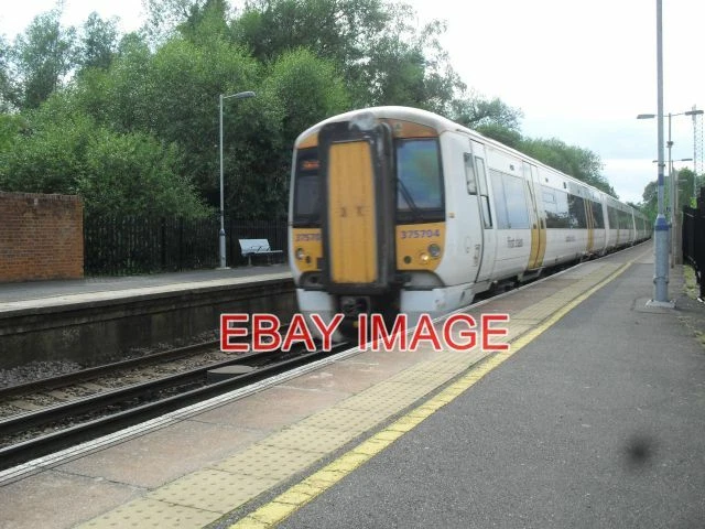 PHOTO SOUTHEASTERN Class 375 Emu 375704 Arrives At Etchingham With A ...