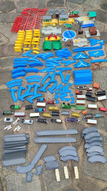 TRACKMASTER TOMY THOMAS the Tank Engine Motor Road & Rail Train Set £80 ...