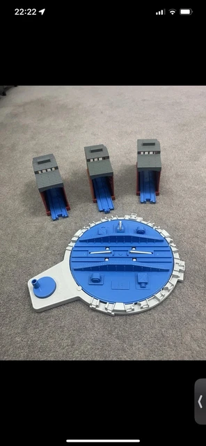 THOMAS & FRIENDS, Tomy Trackmaster, Blue Track Engine Sheds & Turntable ...