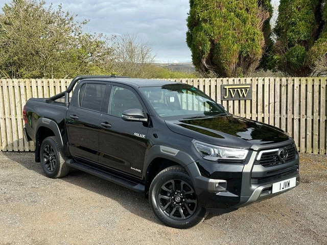 2022 TOYOTA HILUX 2.8 D-4D Invincible X Auto 4WD Euro 6 (s/s) 4dr PICK ...