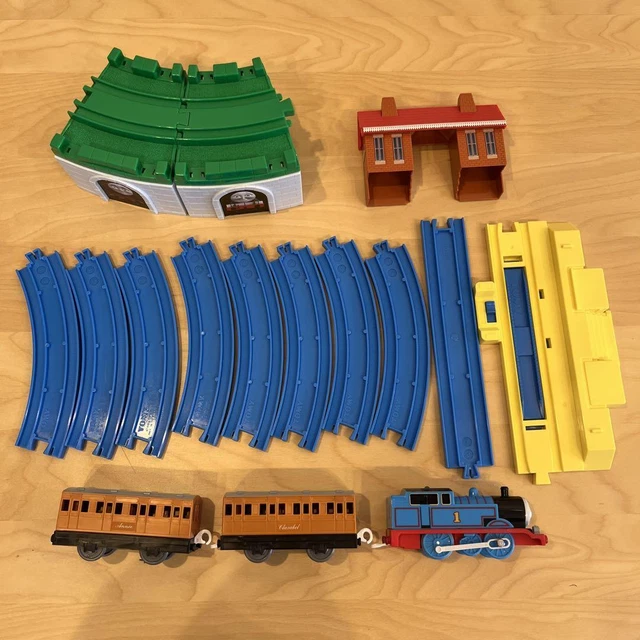 TAKARA TOMY PLARAIL Thomas The Tank Engine Basic Set EUR 33,00 ...