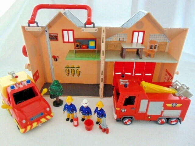 FIREMAN SAM DELUXE Fire Station, Jupiter Fire Engine, Venus And 3 ...