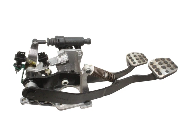 MERCEDES-BENZ C W204 Clutch Brake Pedal Assembly A2042909801 2012 RHD £ ...