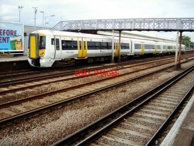 PHOTO SOUTHEASTERN Class 375 Unit 375905 Stands At Paddock Wood With A ...