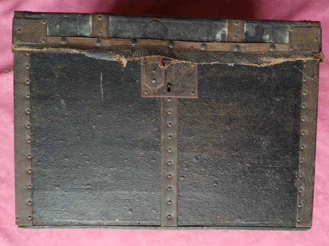 SUPERBE ANCIENNE MALLE bombée de poupées en bois nouirci époque NIII ...