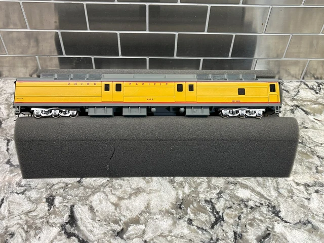 CUSTOM UP UNION Pacific 2055 Power Car Heritage HO 4014 Excursion Car ...
