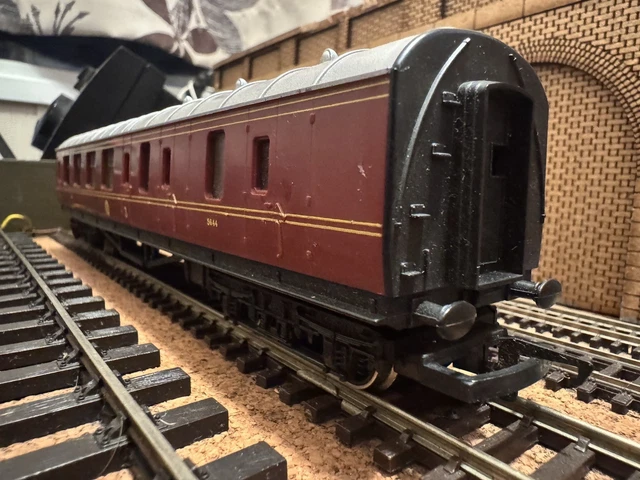 HORNBY R475 (OO) LMS ‘Stanier’ Corridor 3rd Brake No.5644 in LMS Lined ...